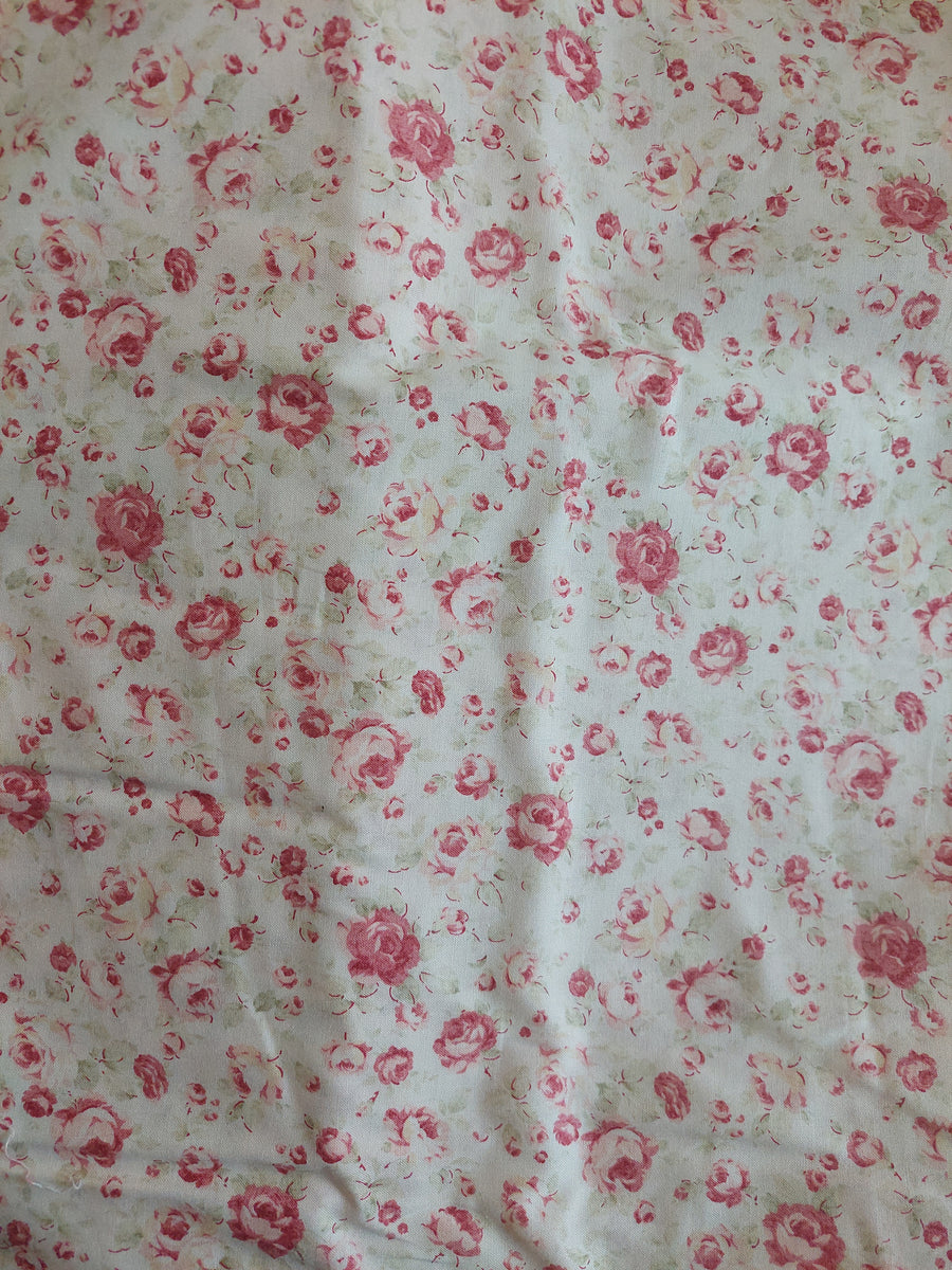 Durham Quilt Collection cotton fabric by Lecien 31338-20 Red Roses on ...